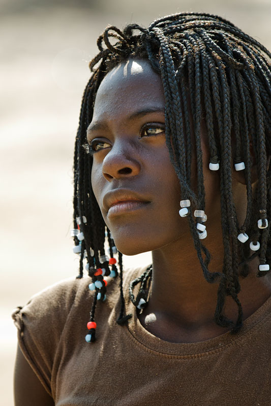 Young woman between Pediva and Virei Angola