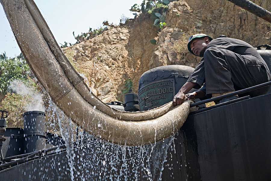 25 Filling the steam Loc with water