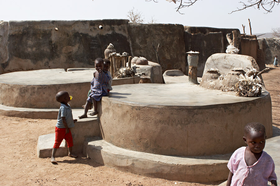 302 Children playing on animistic altar Tengzugu